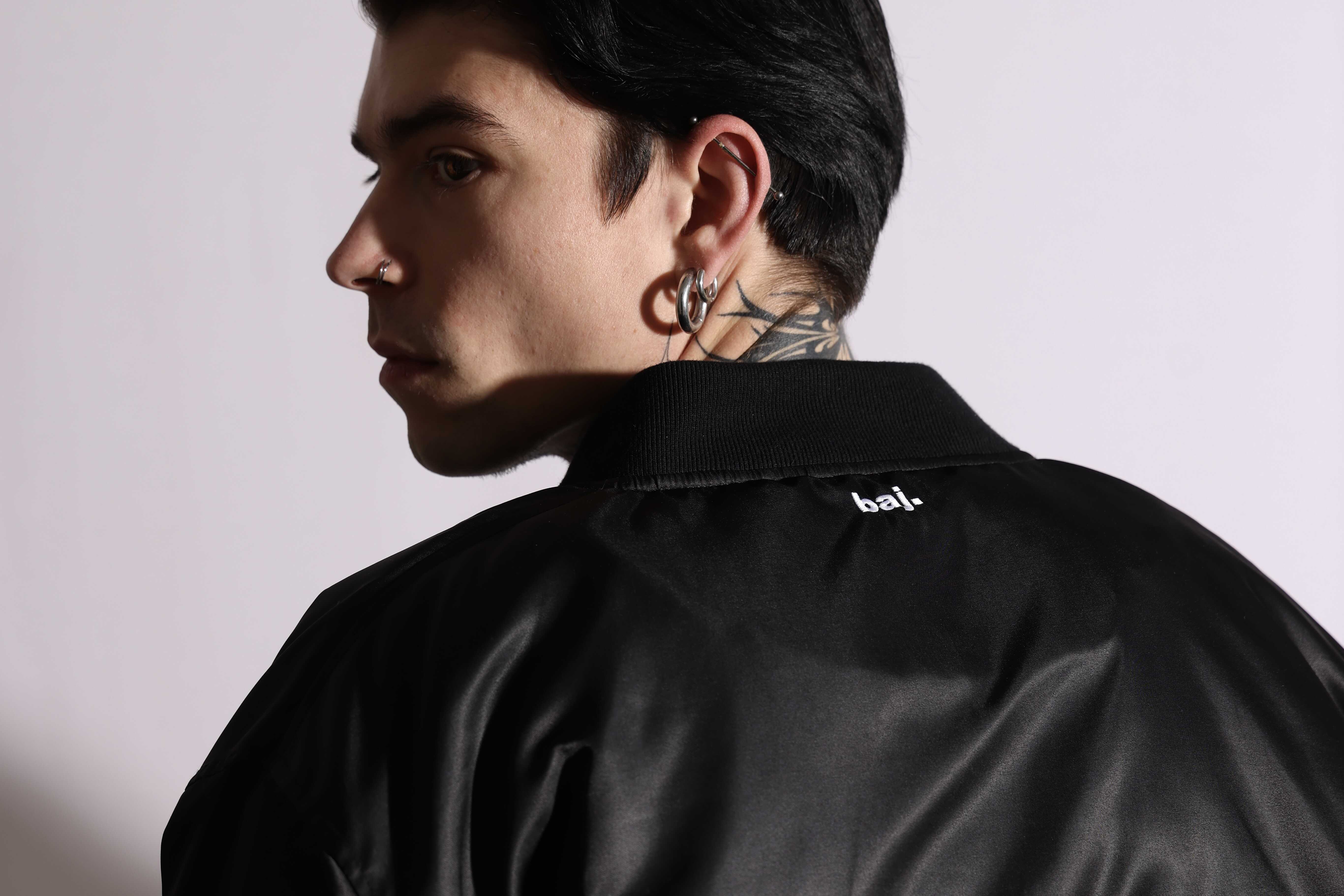 Essentials – baj.